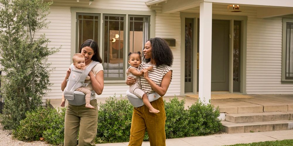 Babywearing in Autumn: The Best Carriers for Cozy Walks – Ergobaby New ...